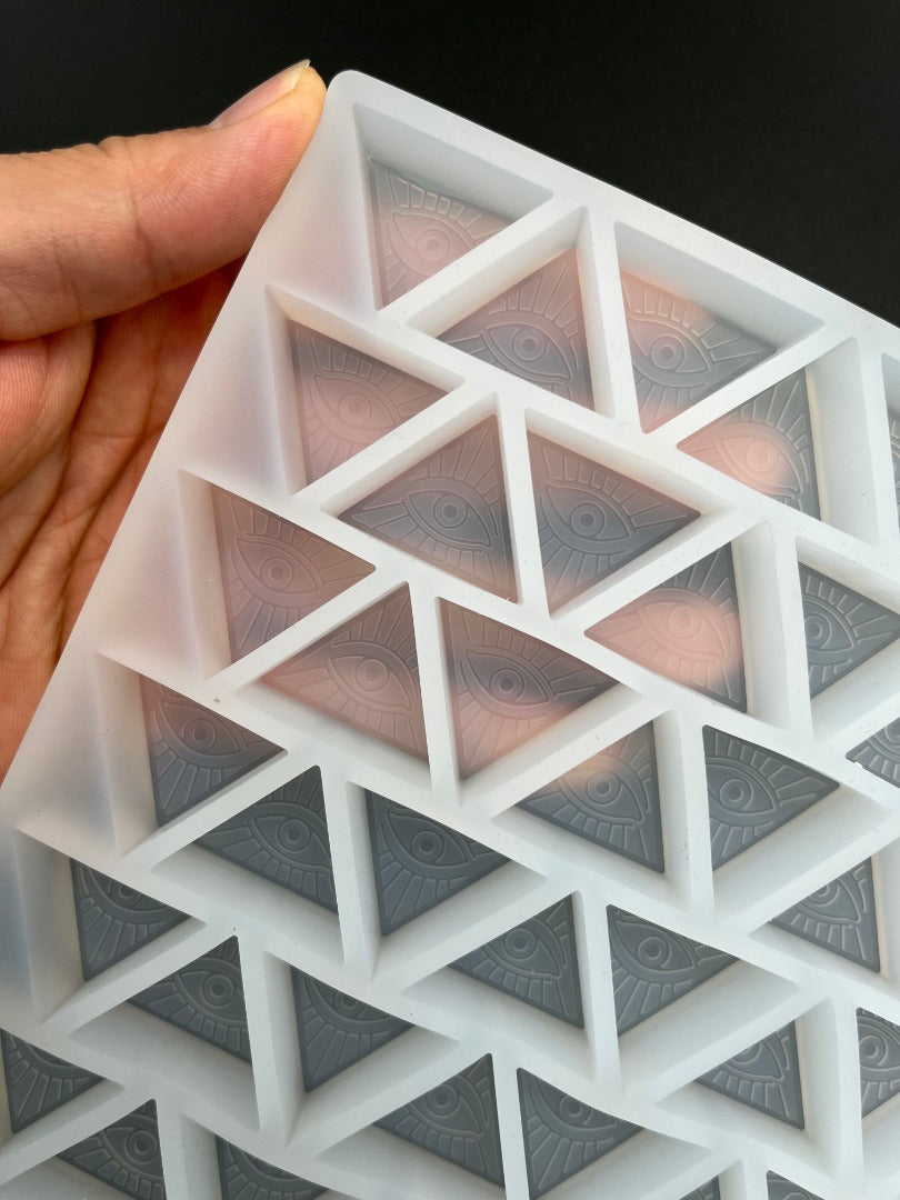 5.1mL Pyramid Triangle Gummy Mold - 220 Cavities | Gummy Molds